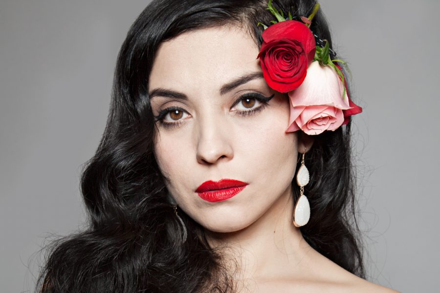 Mon Laferte lanzó el videoclip de «Primaveral» — Radio Corazón