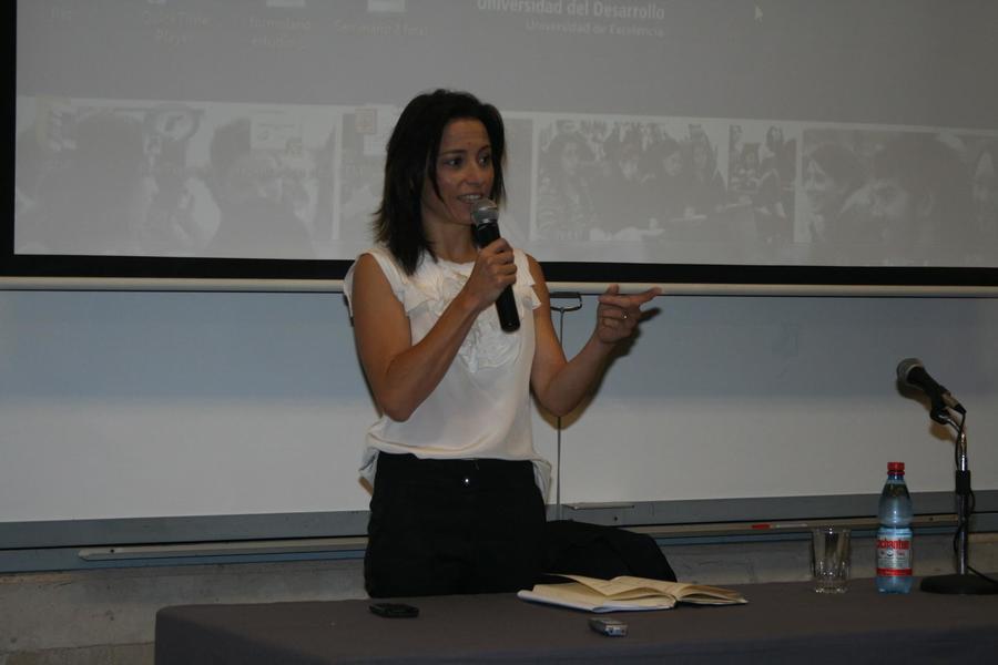 Constanza Santa María protagonizó divertido chascarro en vivo — Radio ...