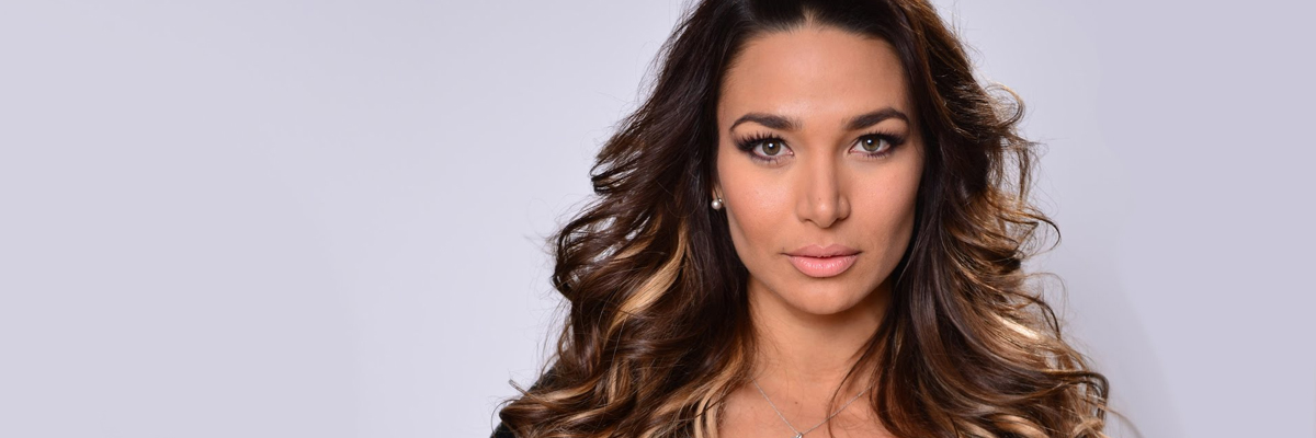 Lisandra deja la grande en importante pasarela de Miami — Radio Corazón