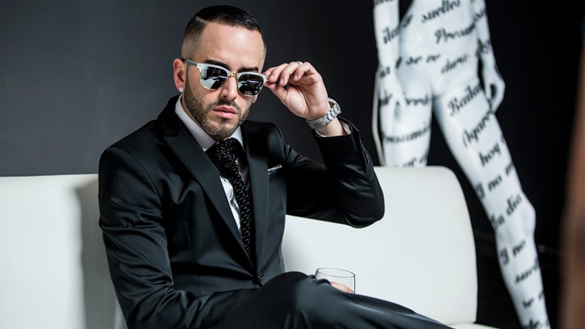 Yandel transforma en reggaeton "Lamento Boliviano" de Enanitos Verdes ...