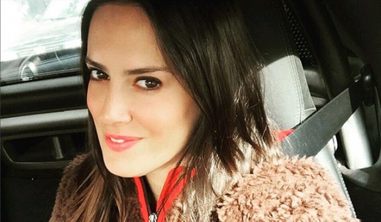 Hacen pebre a Adriana Barrientos por subir foto en un ataúd — Radio Corazón