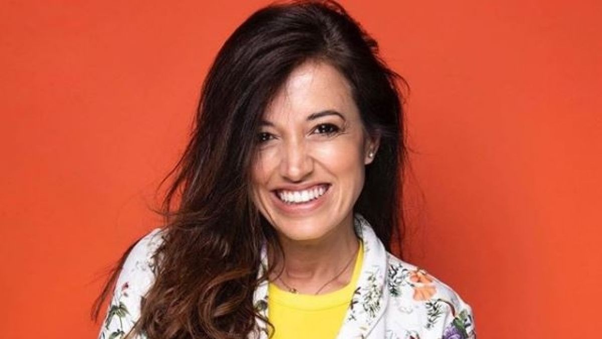 Yamila Reyna saca aplausos con destapada postal — Radio Corazón