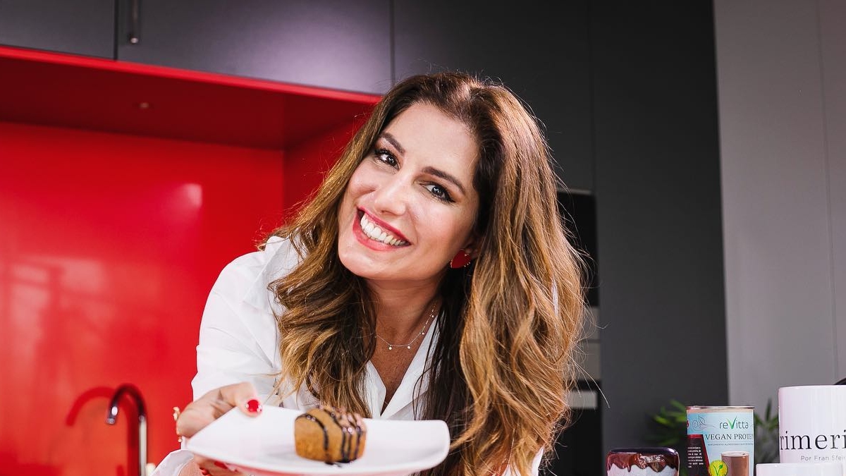 Fran Sfeir saca aplausos con reflexión y fotitos al natural — Radio Corazón