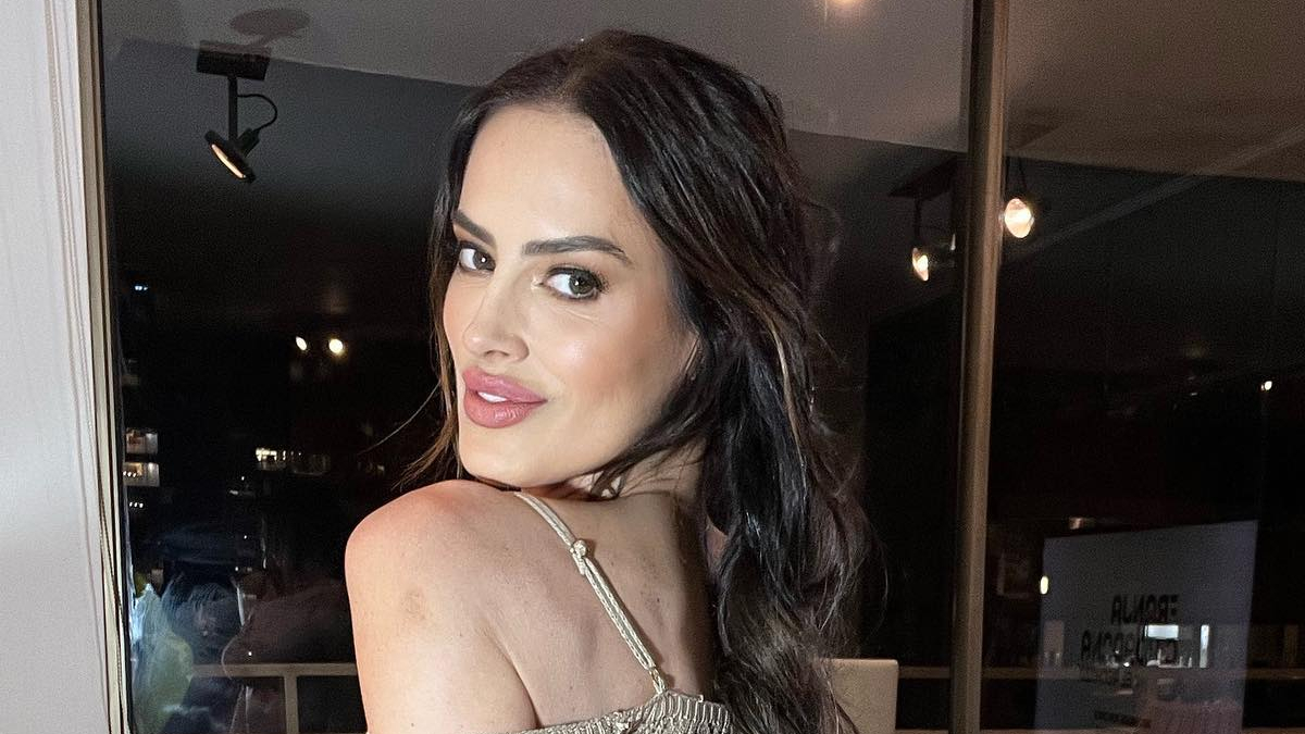 Adriana Barrientos deja la grande con osadas fotitos en microbikini — Radio Corazón