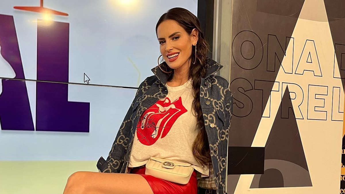 ¡A todo cachete! Adriana Barrientos impacta con destapada postal — Radio Corazón