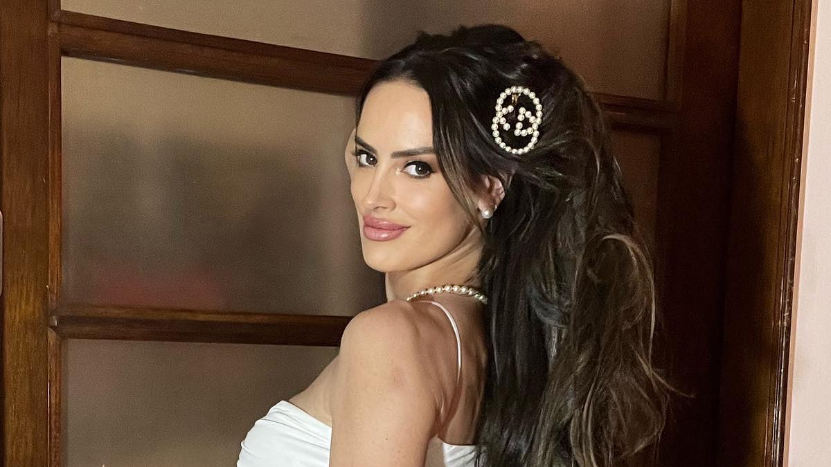 "Divina": Adriana Barrientos saca suspiros con postal — Radio Corazón