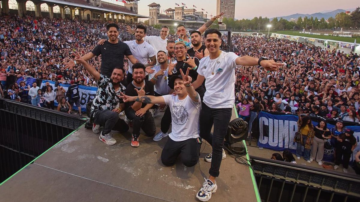 "No se va": El Bloque 8 se luce con su nueva canción — Radio Corazón