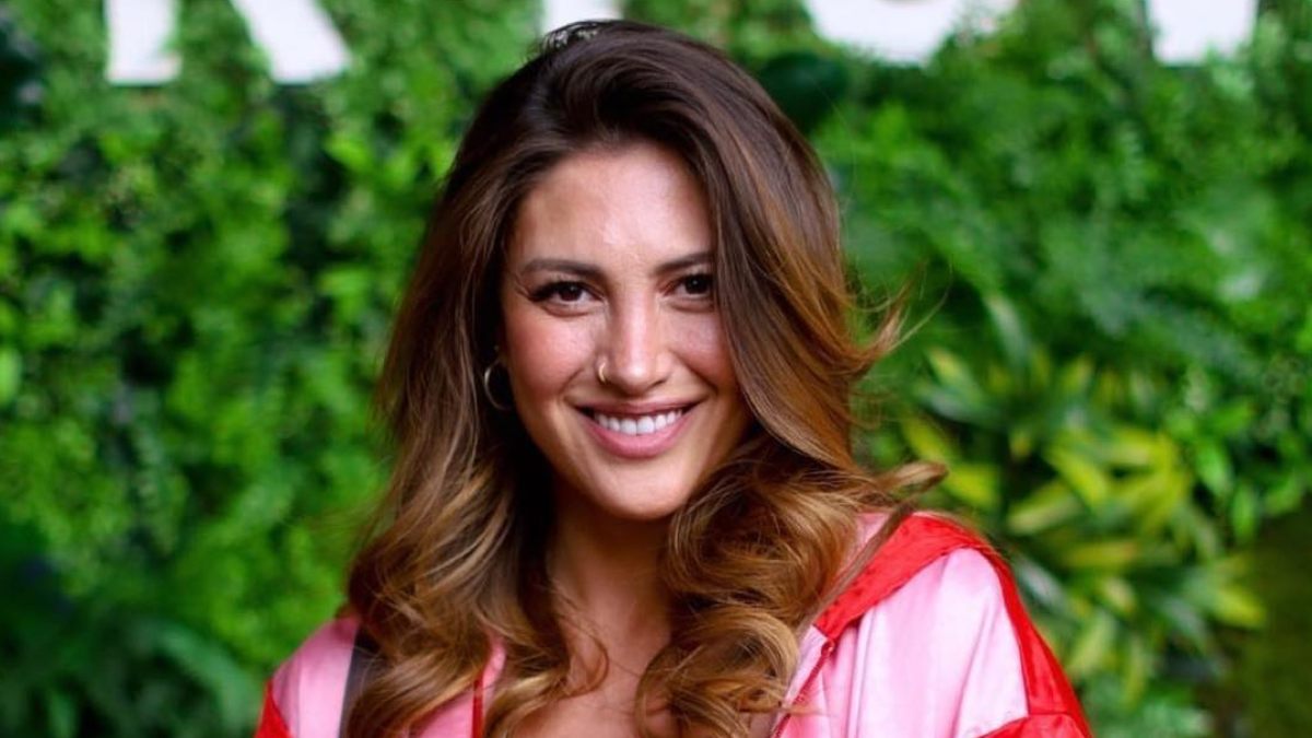 Karen Bejarano deja la grande posando en bikini desde la playa — Radio ...