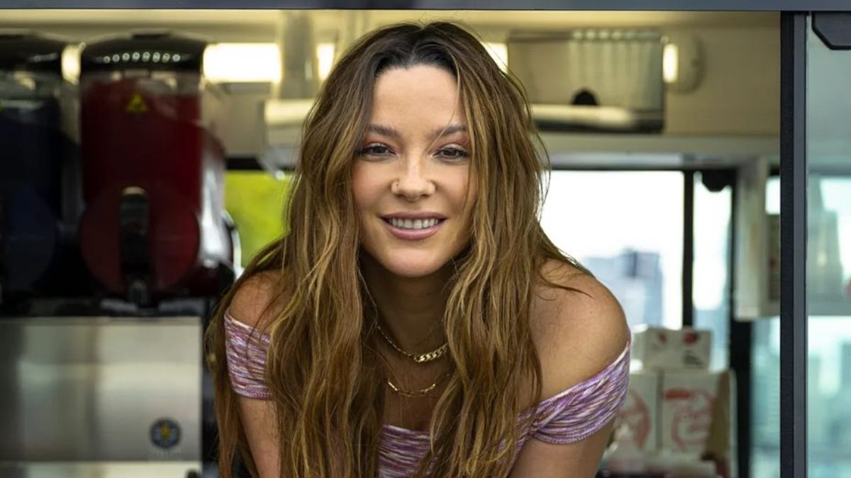 "Irradia sensualidad": Kel Calderón enamora mostrando su vestido ...