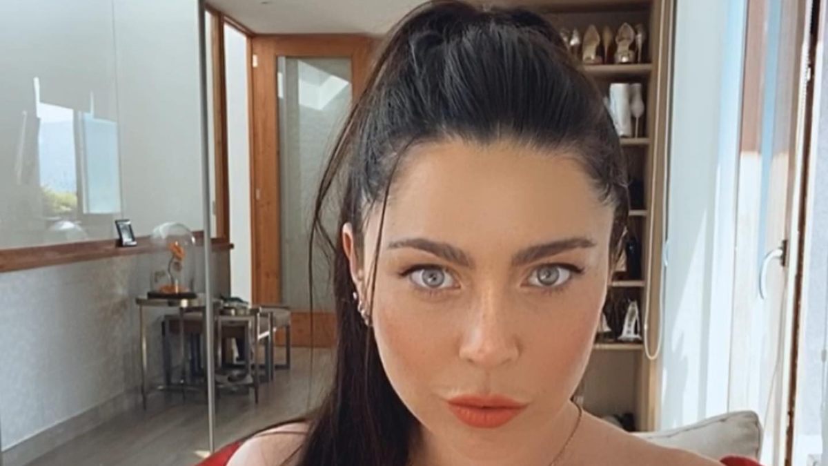 Daniela Aránguiz impacta con osados bikinazos desde Orlando — Radio Corazón