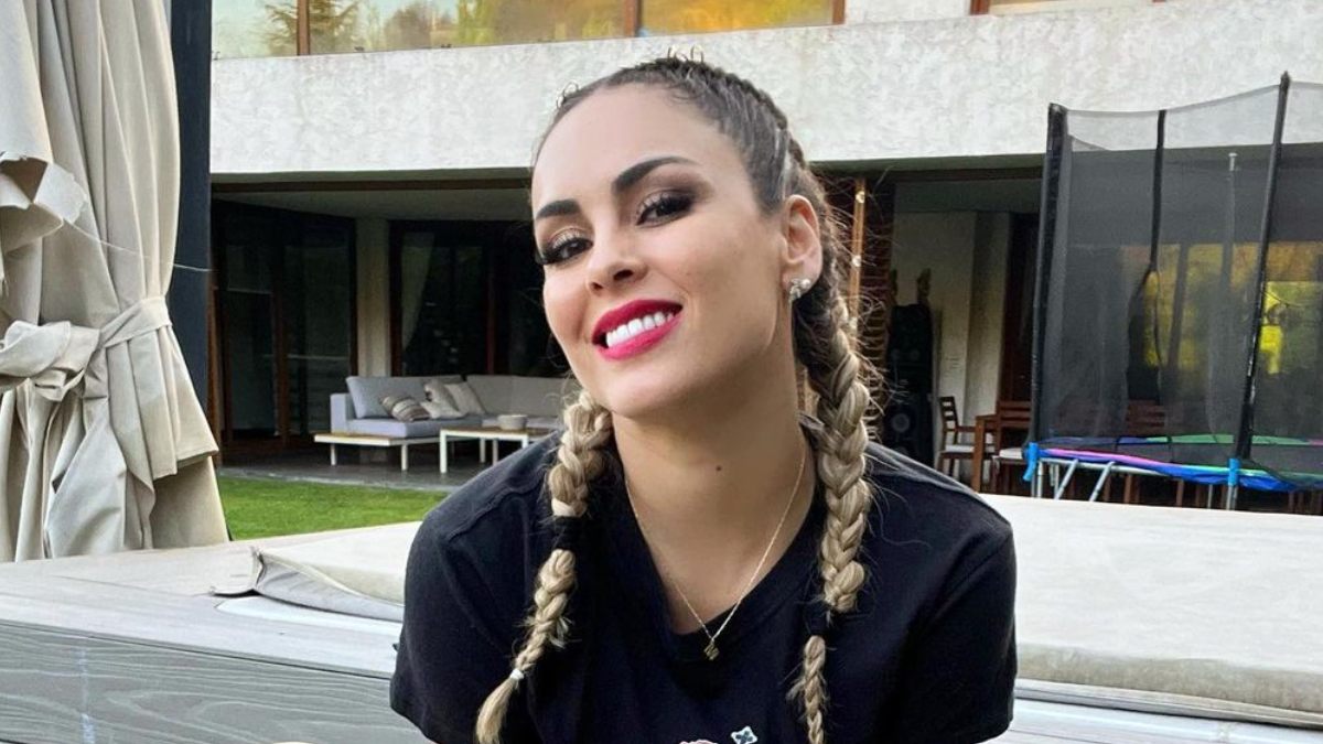 "Sirena": Maura Rivera deja la patá con video desde la playa — Radio ...