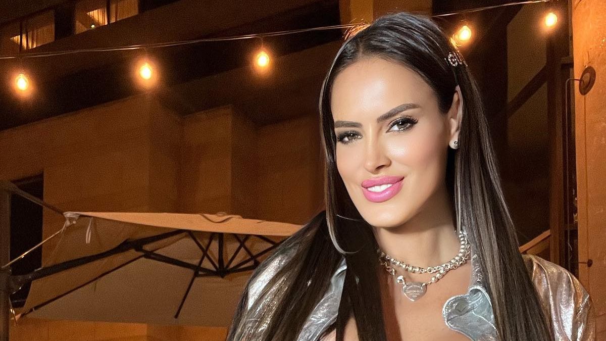 "Mi bicicleta tiene más carne": Hacen pebre a Adriana Barrientos por fotitos en bikini — Radio ...