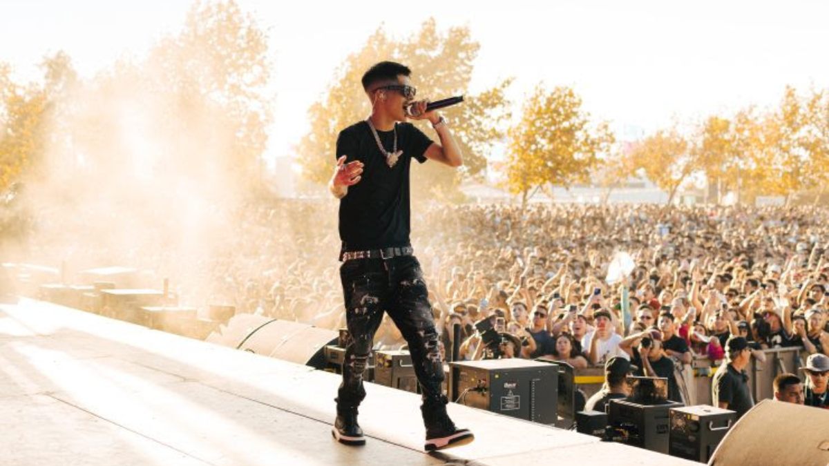 Cris MJ llega con una gira en el extranjero tras éxito en Lollapalooza ...