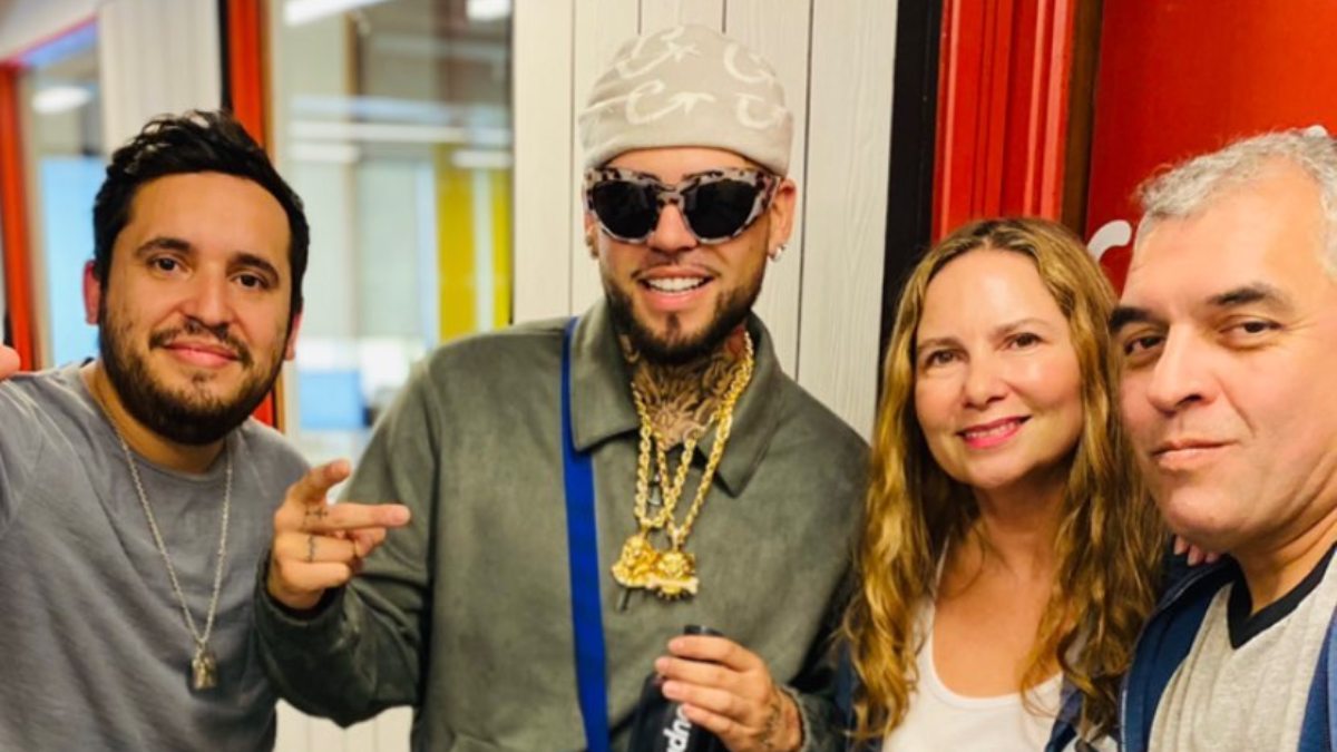 Gino Mella llegó hasta la Corazón para hablar de The Urban School ...