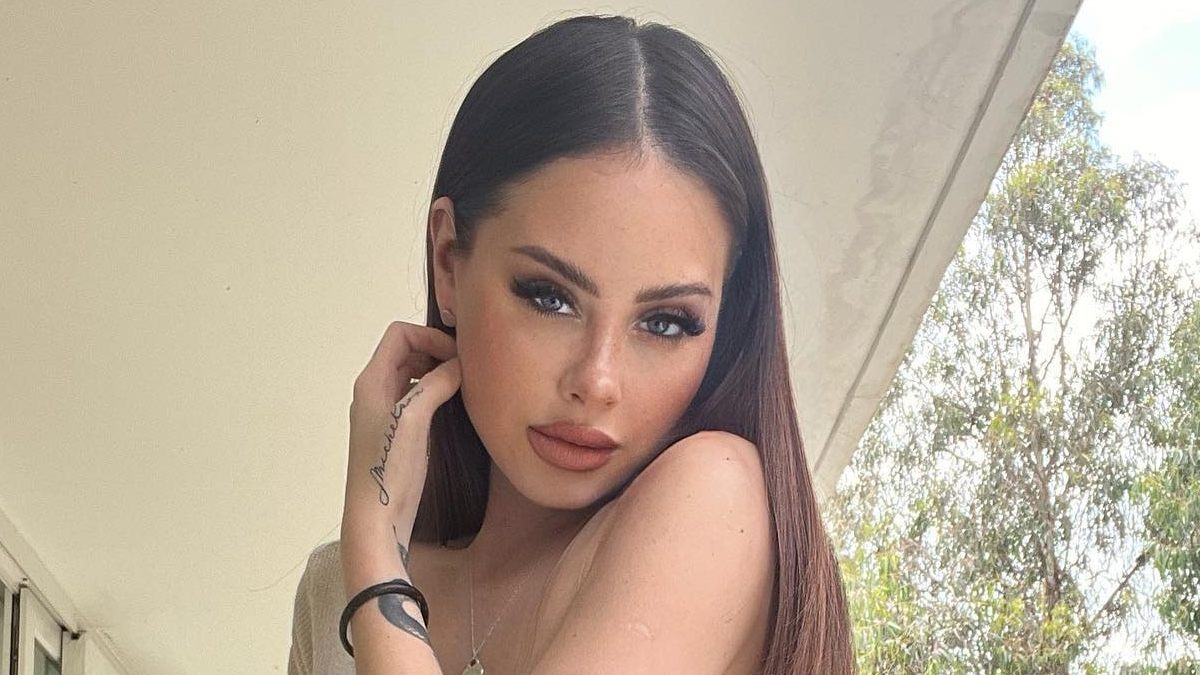 "Una Barbie": Ignacia Michelson deja la grande posando con sensual ...