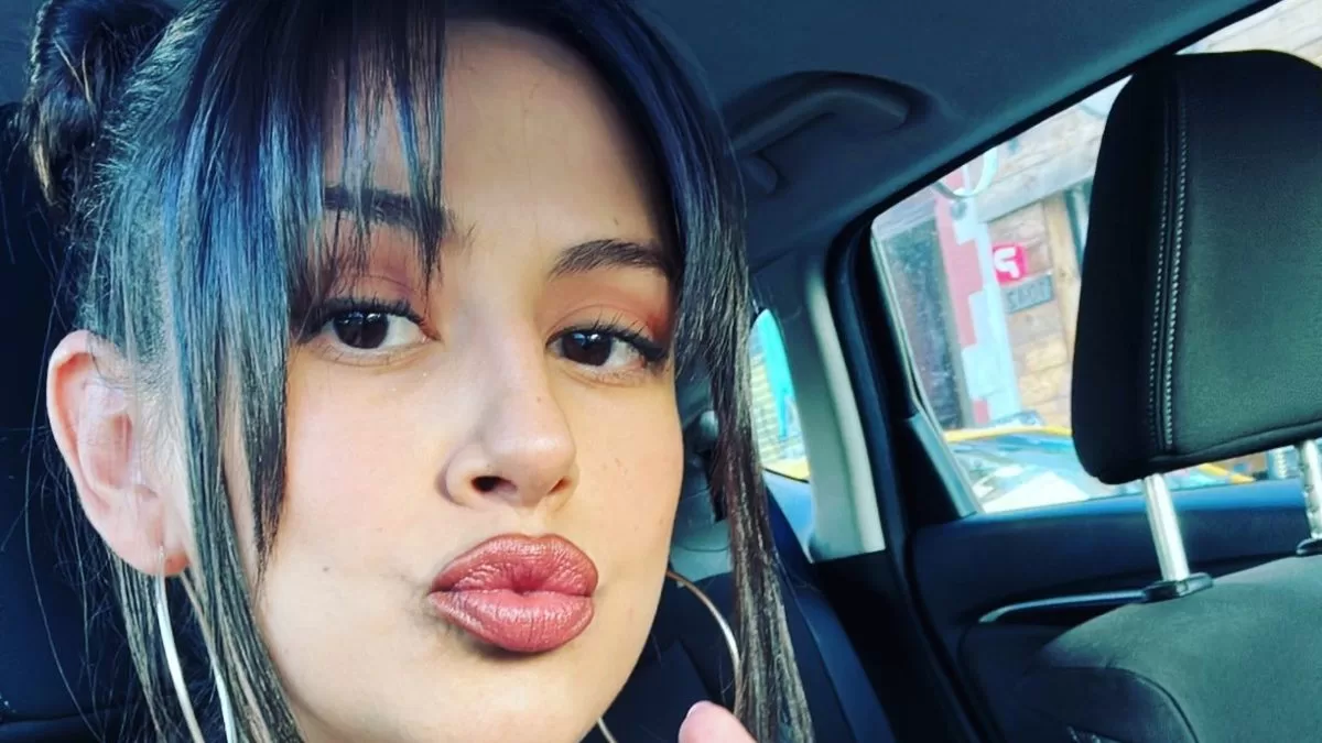 Karla Melo deja la escoba luciendo sensual vestido con transparencia — Radio Corazón