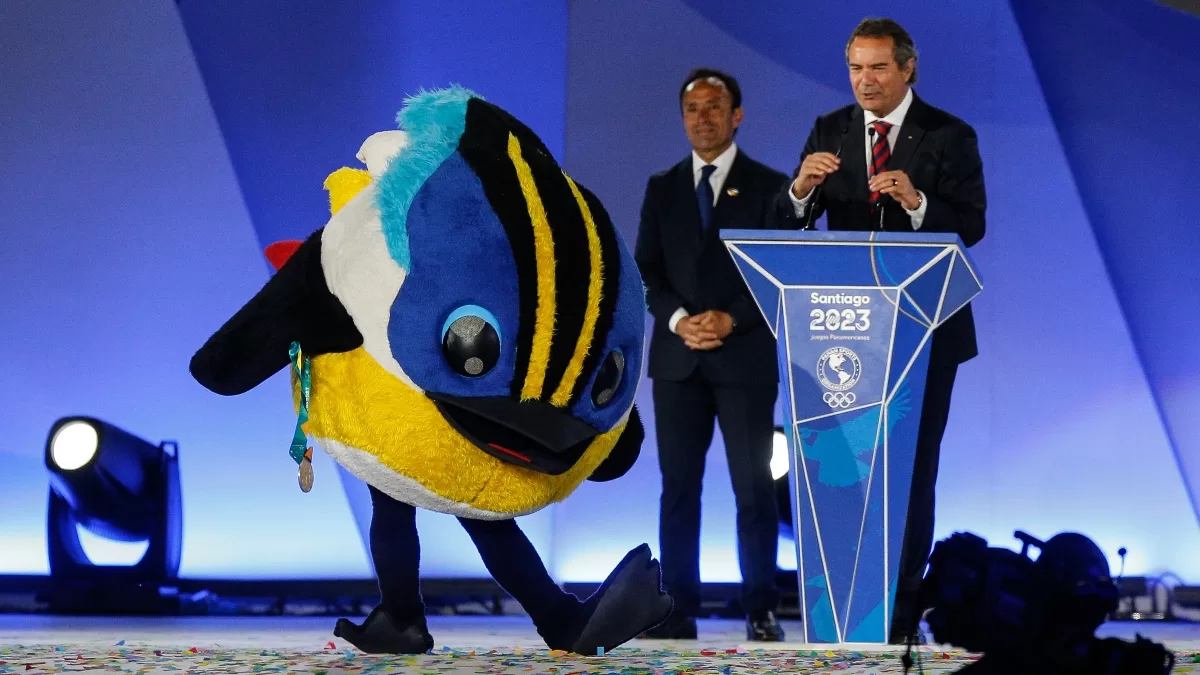 ¡Fiu es de oro! Este fue el momento en el que recibió la última medalla ...